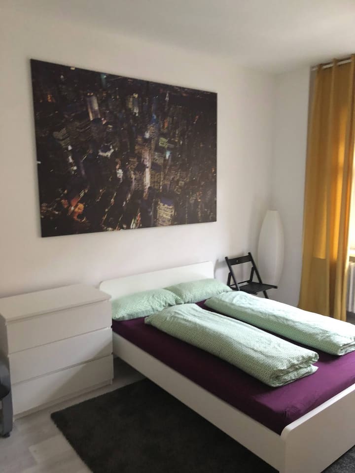 Grosszügige Wohnung M. 4 Zimmern - Berlin