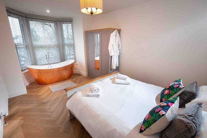 Luxury Pet Friendly 3 Bedroom Home With Copper Tub - Bowness-on-Windermere