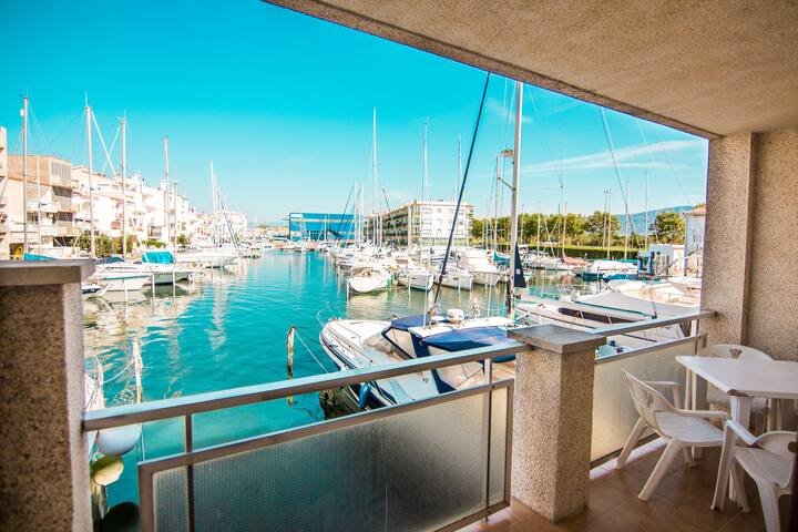 Buc - Www·empuriaholidays·com - Castelló d'Empúries