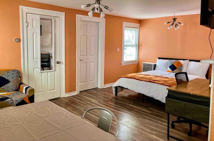 1 Bdrm -5min To Ewr & 40min To Nyc! Laundry Incl! - Newark, NJ