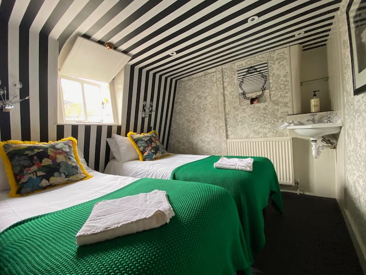 Central Brighton Nr Sea, Birdcage Heritage Cottage - Brighton