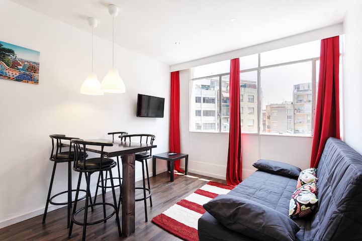 Wifi, Sun & Terrace! Camp Nou Apt.c - L'Hospitalet de Llobregat