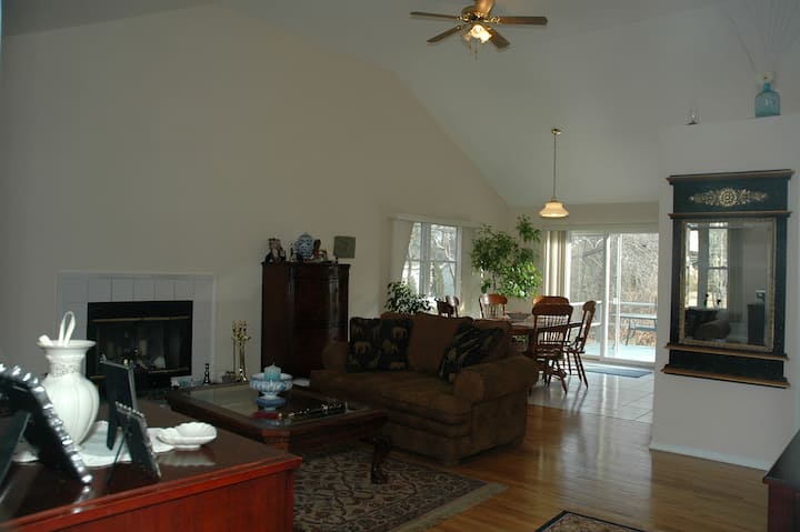 Hampton Bays Summer Getaway! - Riverhead, NY