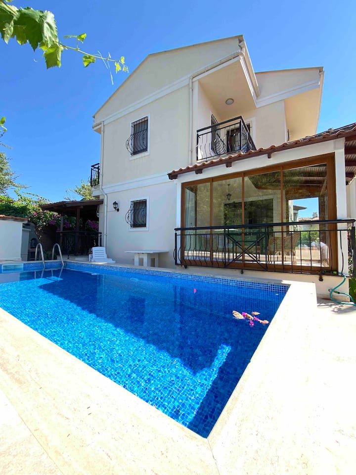 Dalyan'da 2 Yatak Odalı ÖZel Havuzlu Saunalı Villa - Dalyan