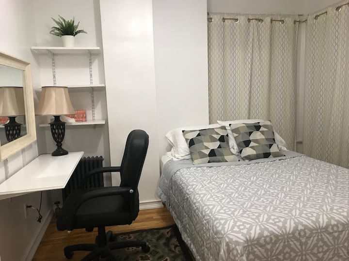 Sunny One Bedroom Renovated Apartment - Roslyn, NY