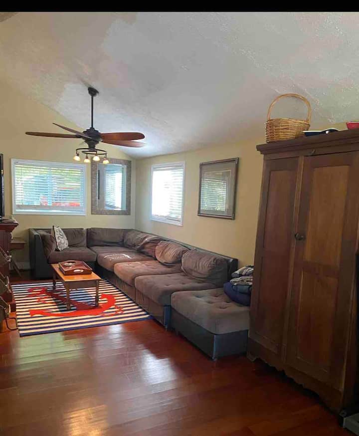 Lake Anna Waterfront Master Bedroom - Lake Anna, VA