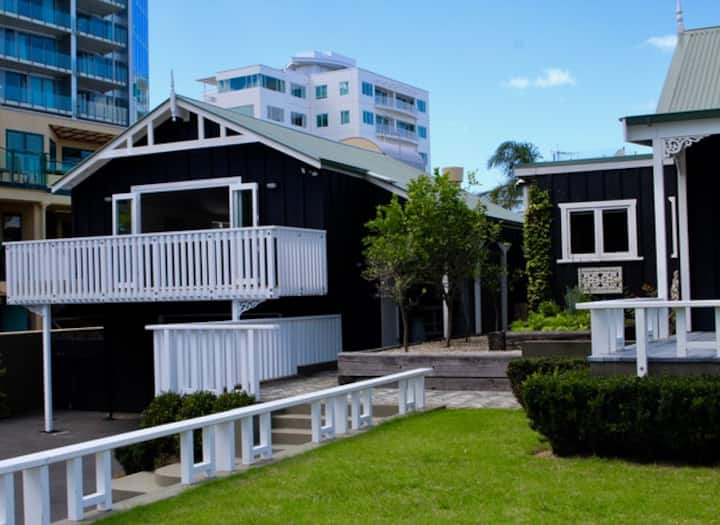 Downtown Mount Location With Views - Mount Maunganui
