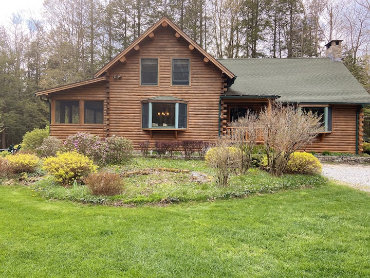 Stunning Log Cabin With Brand New Pickleball Court - Monterey, MA