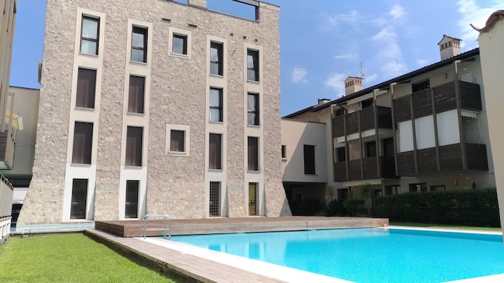 "Sotto La Torre", In Centro Con Piscina - Lake Garda