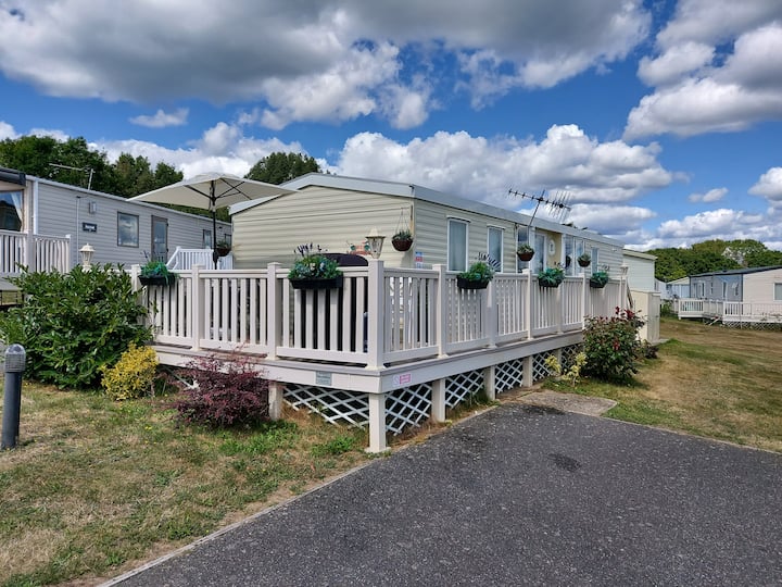 Beautifully Renovated Caravan Near To Cowes - Isle of Wight