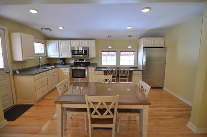 Maple House Cottage - Whaleback Inn - Leland, MI