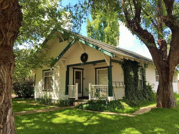 Cozy Craftman Cottage Near Historic Downtown! - Flagstaff, AZ