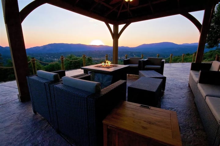 Mountain View Playhouse By Yosemite Dream Stays - Yosemite National Park, CA