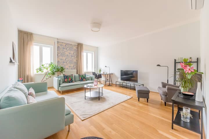 Elegant, But Hip 1 Bedroom Flat - Central Budapest - Budapest