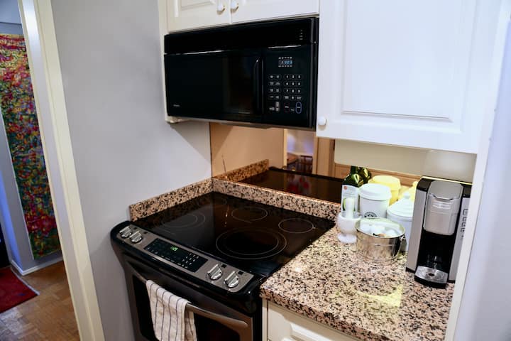 Ground Floor Artist’s 2 Br 
25-155964
H418391888 - Vancouver