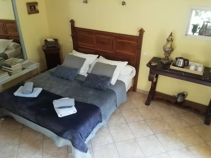 Chambre D'hôtes - Petit Déjeuner Inclus - Chablis