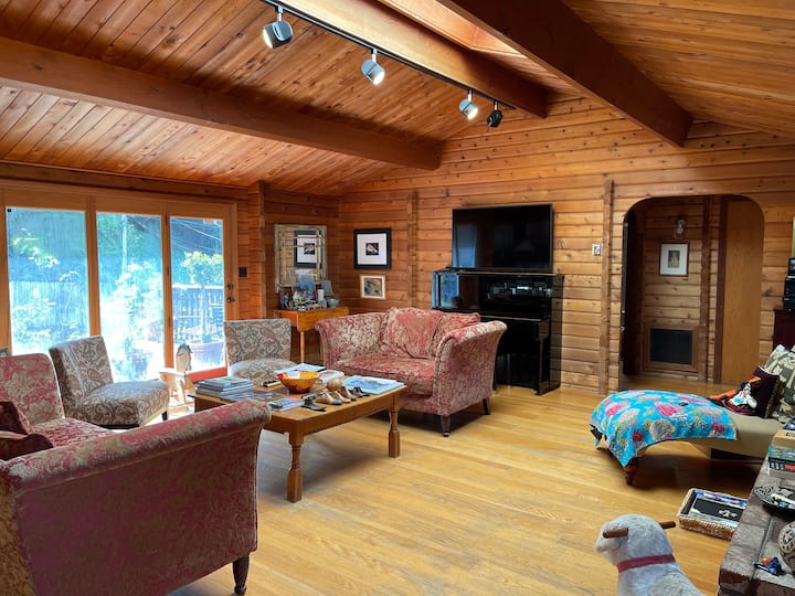 Unique, Cozy & Authentic Log Home (Log Cabin) - San Rafael, CA