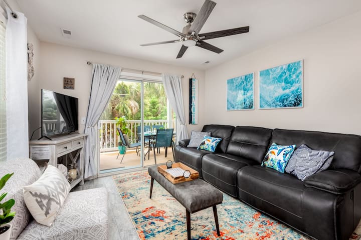 Fresh & Modern Folly Beach Condo - 폴리 비치