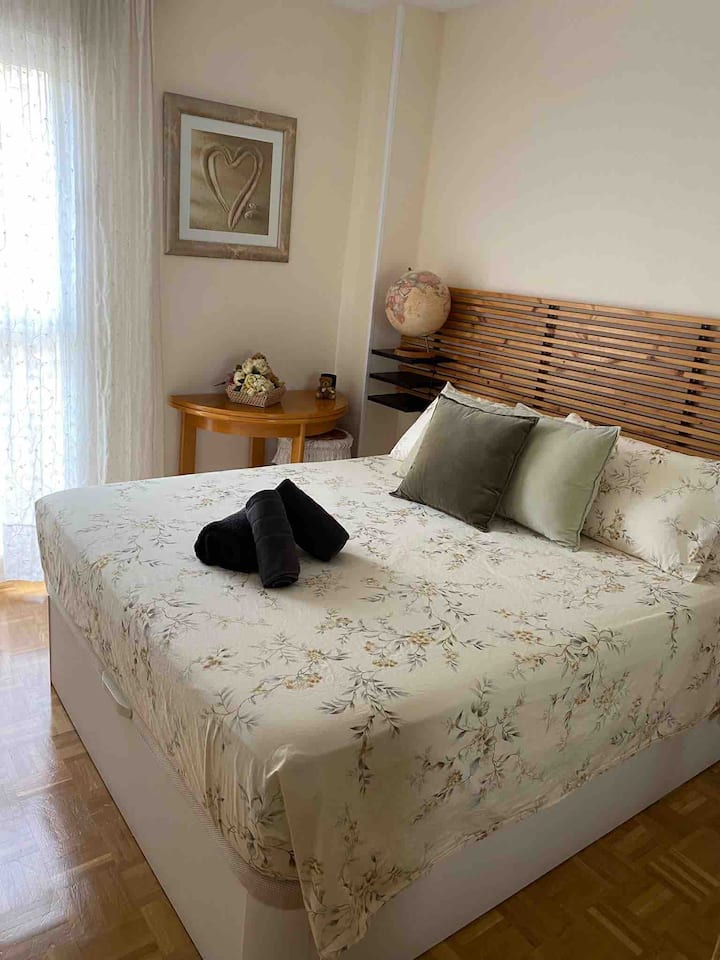 Habitación Con Cuarto De Baño Privado. - Coslada