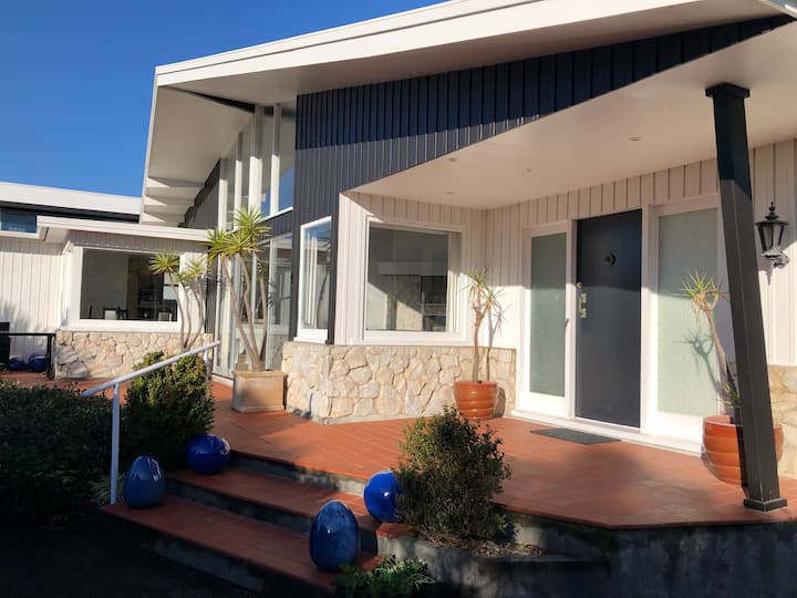 Secluded Living Close Foreshore And Beaches - New Plymouth