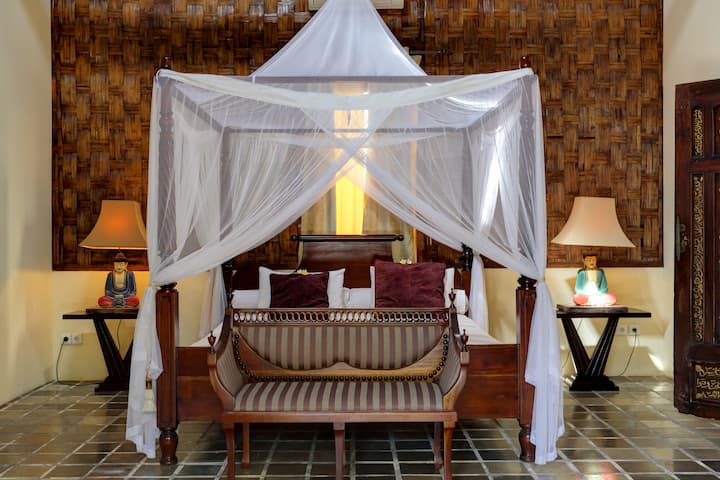 2 Bedroom Tropical Villa With Pool In Kerobokan - Seminyak