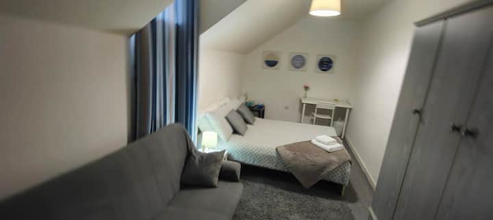 #5 Double Room - Shared Bathroom - Galway Room - Cork
