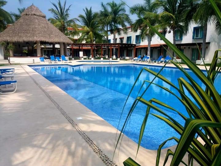 Villa De 3 Recámaras Con Gran Alberca #1 - Ixtapa Zihuatanejo