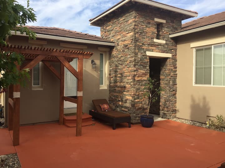 Charming Casita Mins. From Golf/tennis/ Pool/hike - Reno, NV