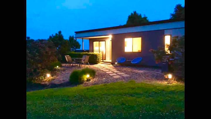 Two Bedroom Cottage Overlooking The Lighthouse - 방가로우
