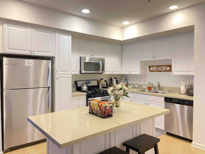 $100 Gc W/booking 2br/2ba Disney+ In Tustin/irvine - Irvine, CA