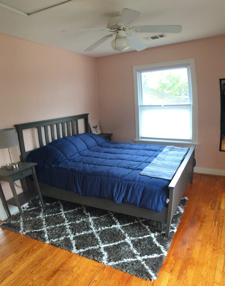 Sunny Montrose Cottage - Water Park, Houston