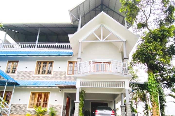 Blue Mist 3 Bhk Villa · With Balcony Mountain View - Munnar