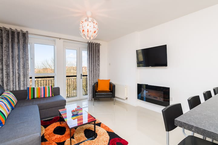 🅱️ Working In Belfast 3 Bedroom Apt Free Parking 🅱️ - Titanic Belfast