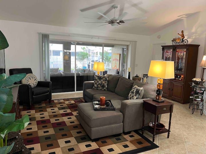 Cape Oasis Private Bedrooms - Cape Coral, FL