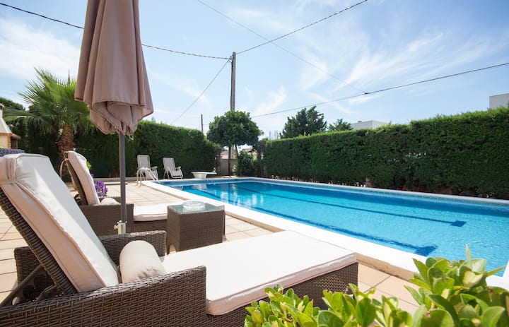 Casa Con Piscina  (6 Per) / House With Pool (6 Per - Calafell