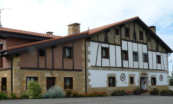 Etxe Nagusia Agroturismo Compartir Familia+amigos - Azpeitia