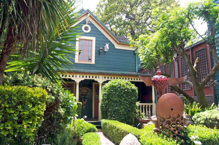 San Francisco Romantic Carriagehouse - San Francisco, CA