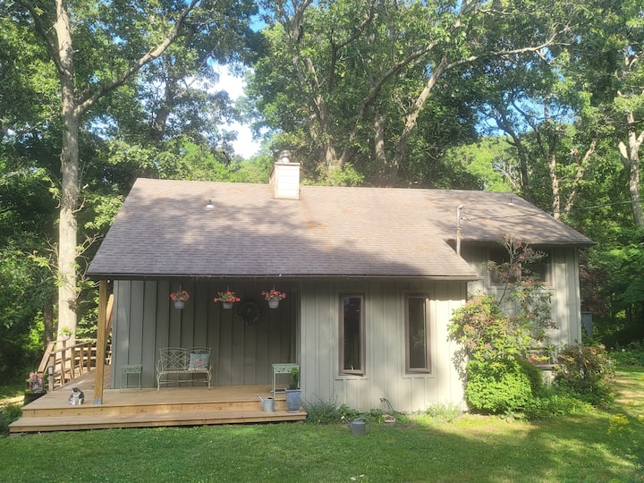 Casual Island Getaway - Walk To The Beach - Shelter Island, NY