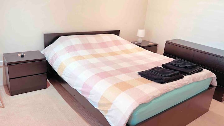 Master Bedroom With Own Bathroom & Balcony - Moore Park