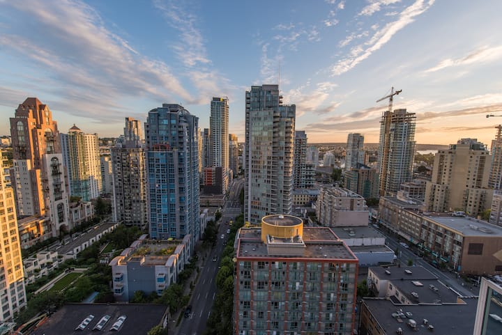 Modern Yaletown 1br | Great View + Central - North Vancouver