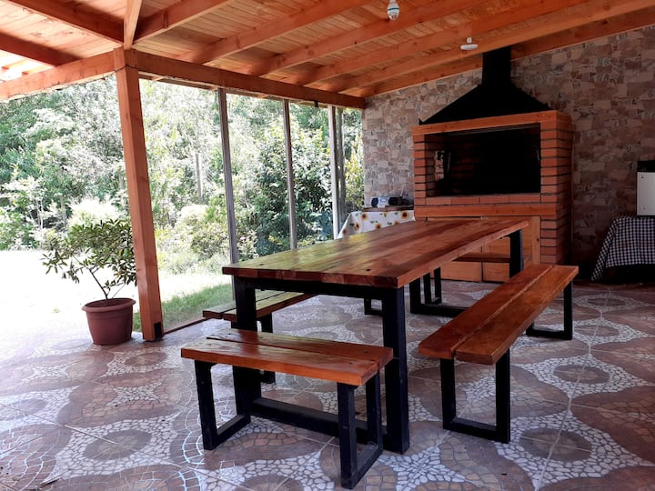 Amplia Cabaña Con Quincho. - Pucon