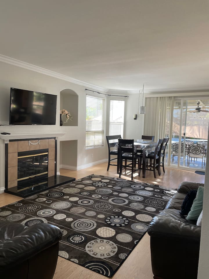 Cozy House, Huge Backyard, Heart Of Temecula! - Temecula, CA