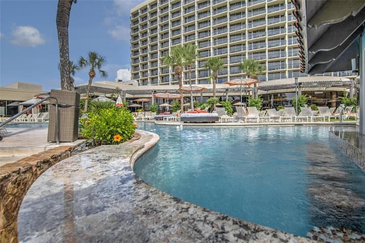 Luxury Resort Condo On The Beach - Galveston, TX