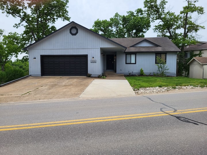 Location! This House Puts Heads In Beds-spacious - Sunrise Beach, MO