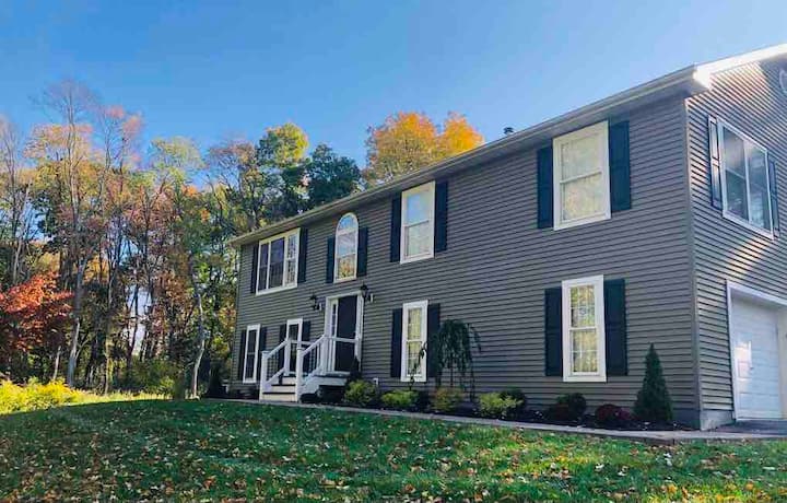 Beautiful, Fun, Spacious 5 Acre Family Retreat - Poughkeepsie, NY