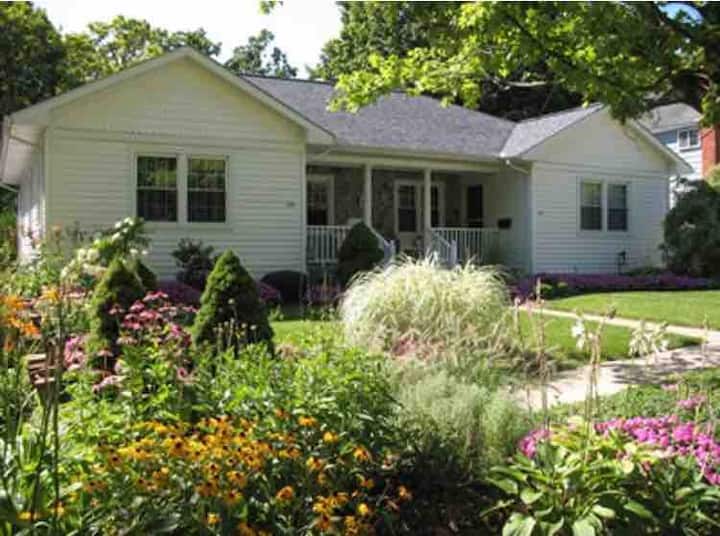 Charming Downtown Milford Home At 527 East Street - Island Lake Recreation Area, Brighton