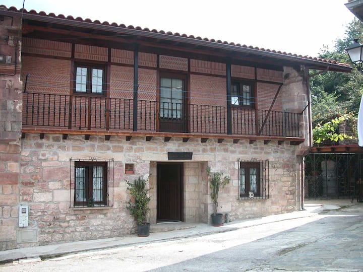 Casa Acogedora Y Restaurada - Torrelavega