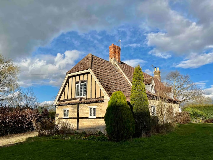 Luxury Quirky Cottage Adults Only - Bourne