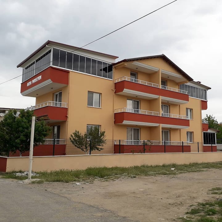 Yalçinkaya Pansi̇yon - Burhaniye