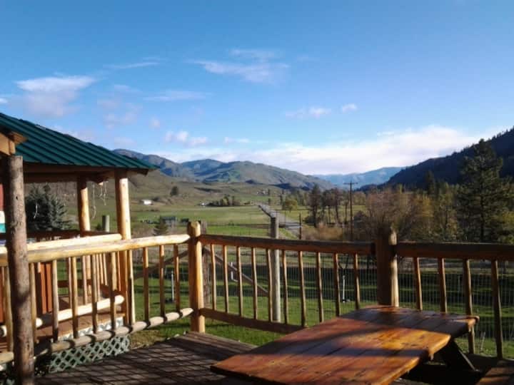 6bdrm Log Home On Acreage W/views - Lake Chelan, WA